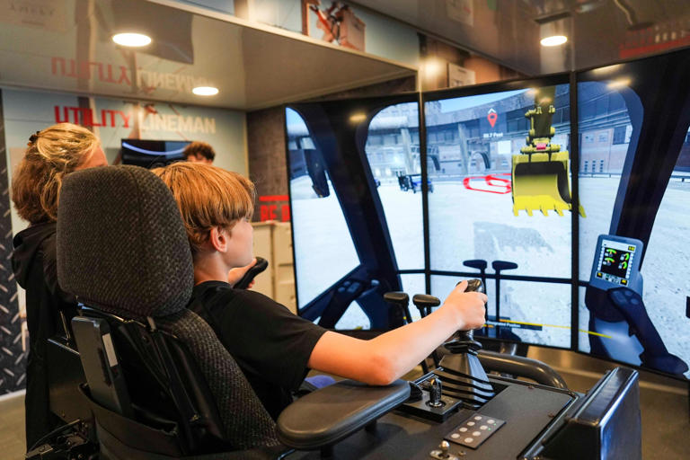 Oak Ridge students learn about STEM jobs at Atomic Education Summit ...