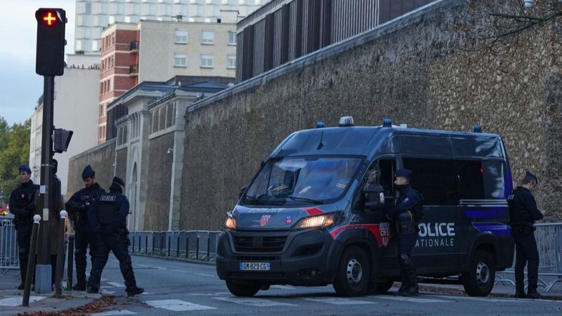 Αναταραχή στη φυλακή Λα Σαντέ – Τρεις κρατούμενοι απειλούν τον Νικολά ...