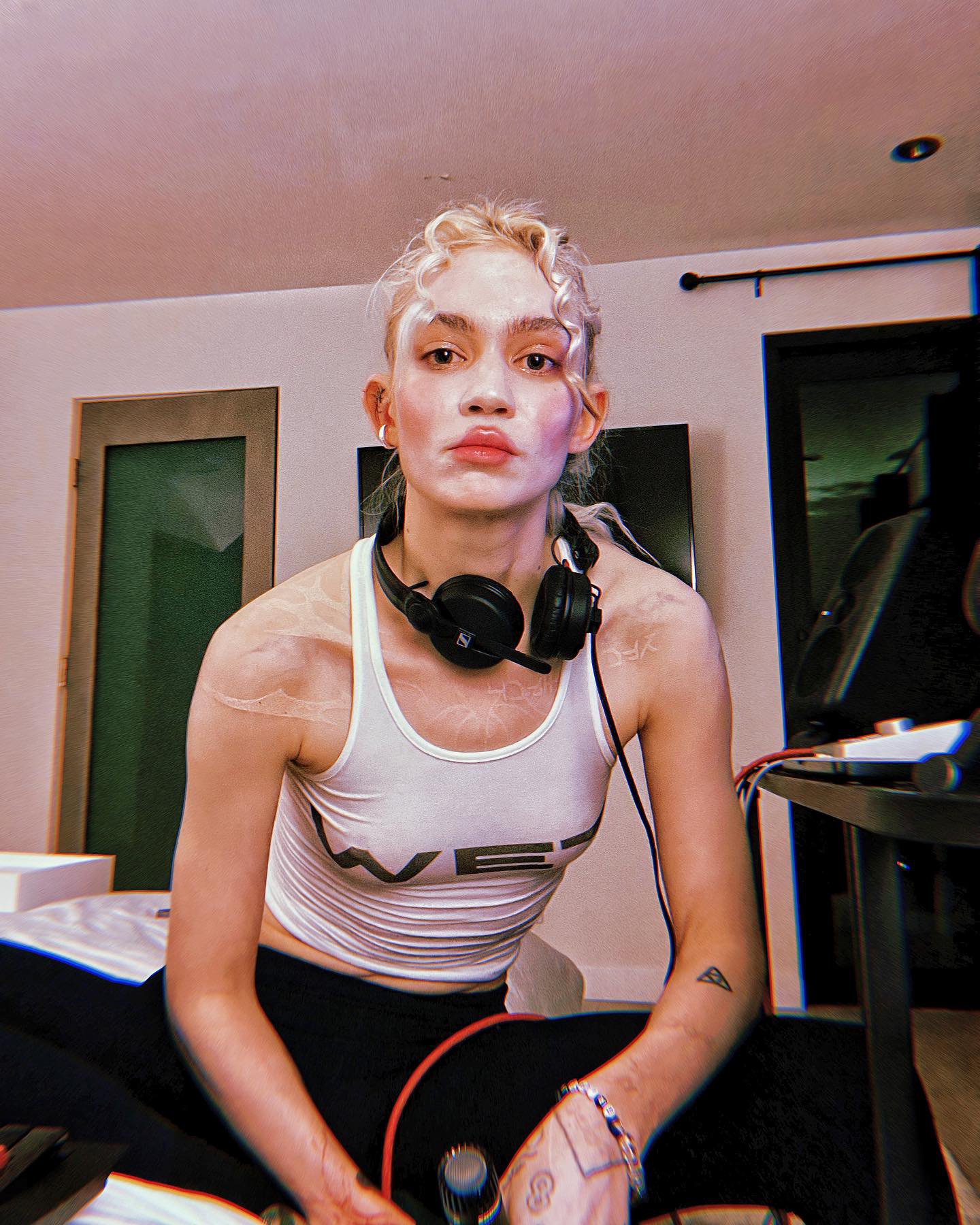 Grimes Shocks Fans with 'Ringworm' Face Tattoo