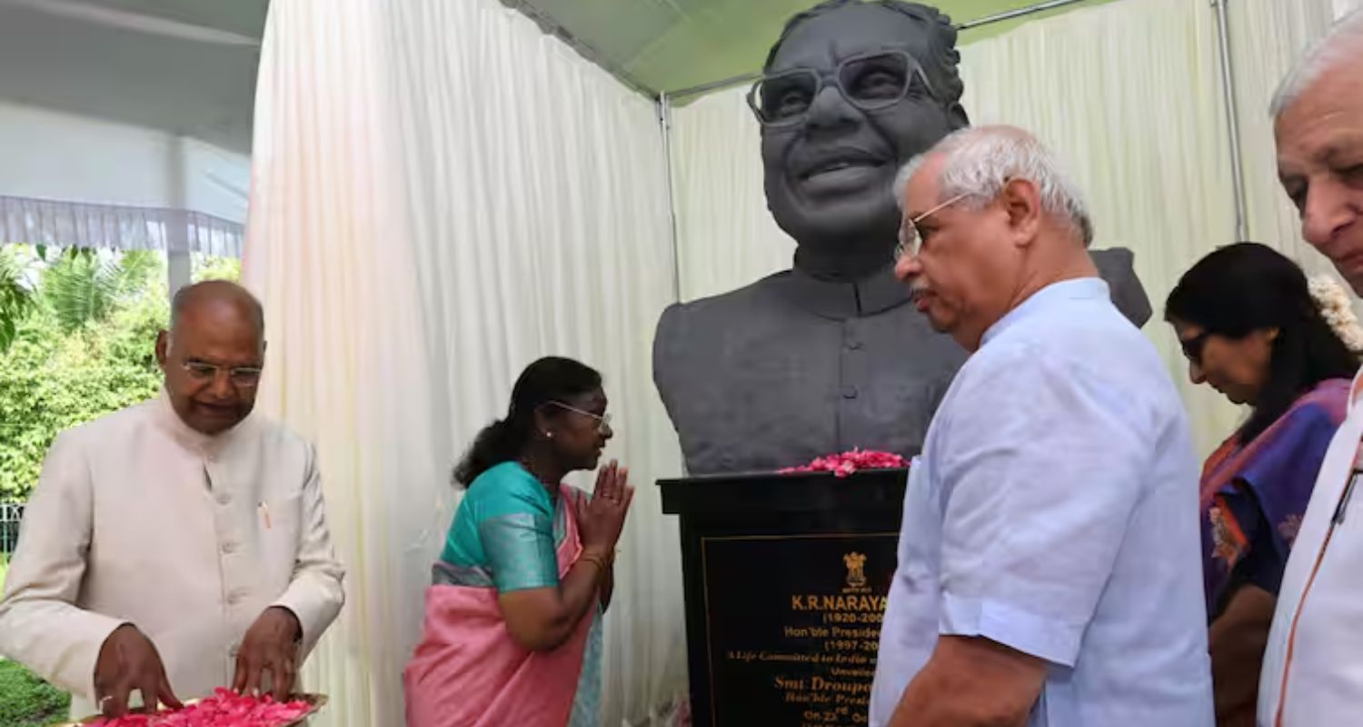 President Murmu unveils KR Narayanan’s bust at Kerala Raj Bhavan