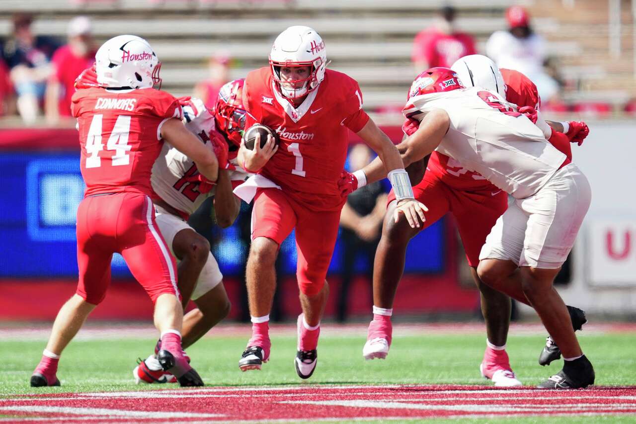 'I can run the ball.' How UH quarterback Conner Weigman adds another ...