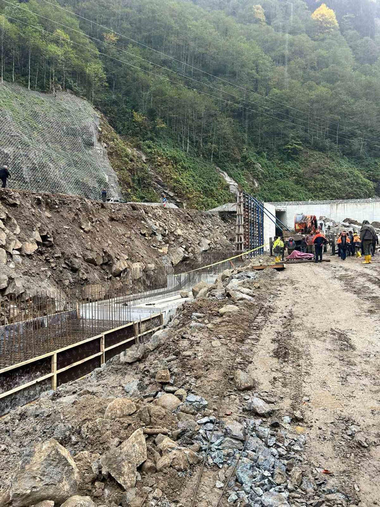 Rize’de duvar inşaatında kalıp çöktü: 5 işçi yaralı