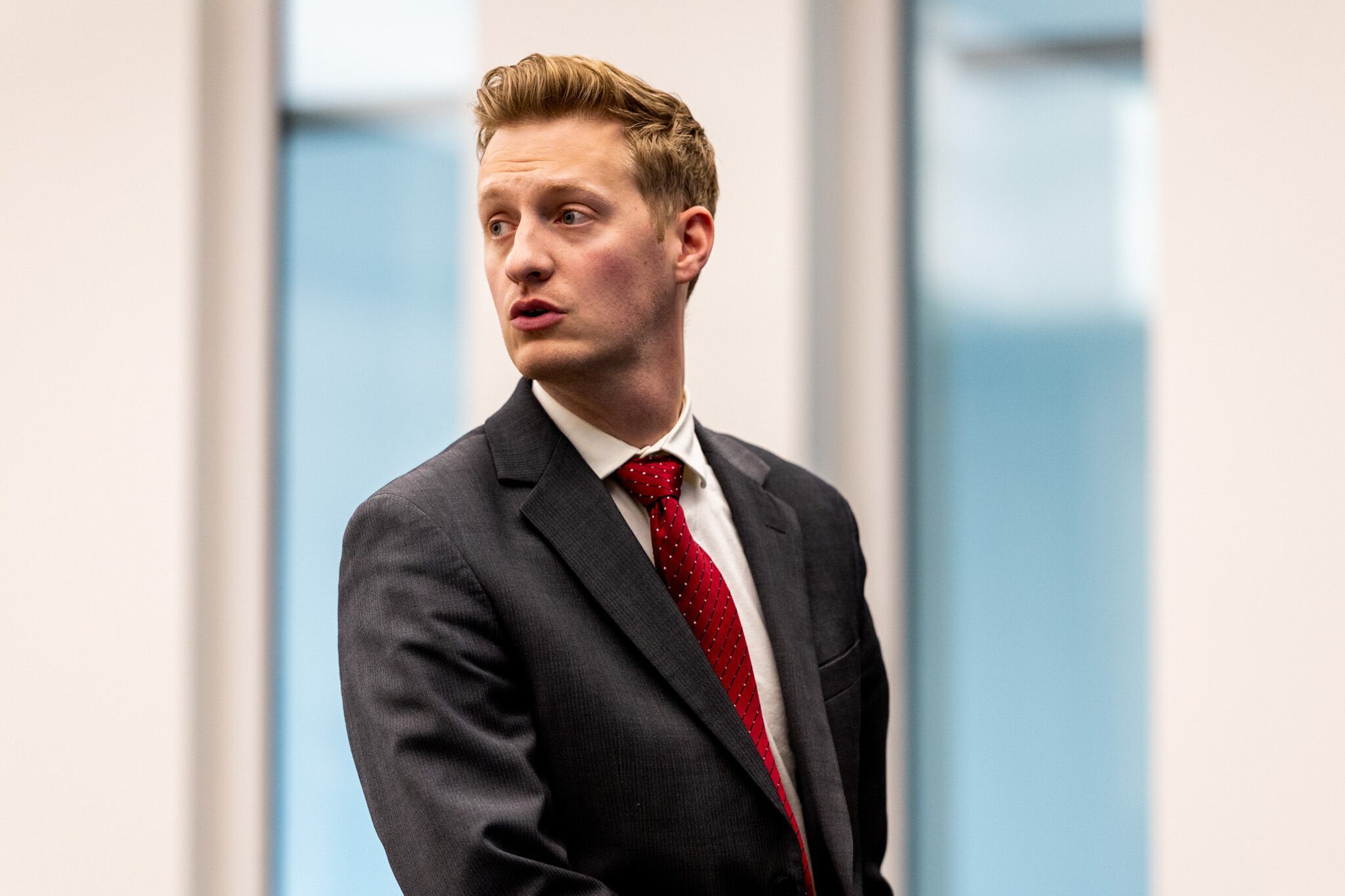 Father of man killed in Kalamazoo tries to jump court barrier at murder ...