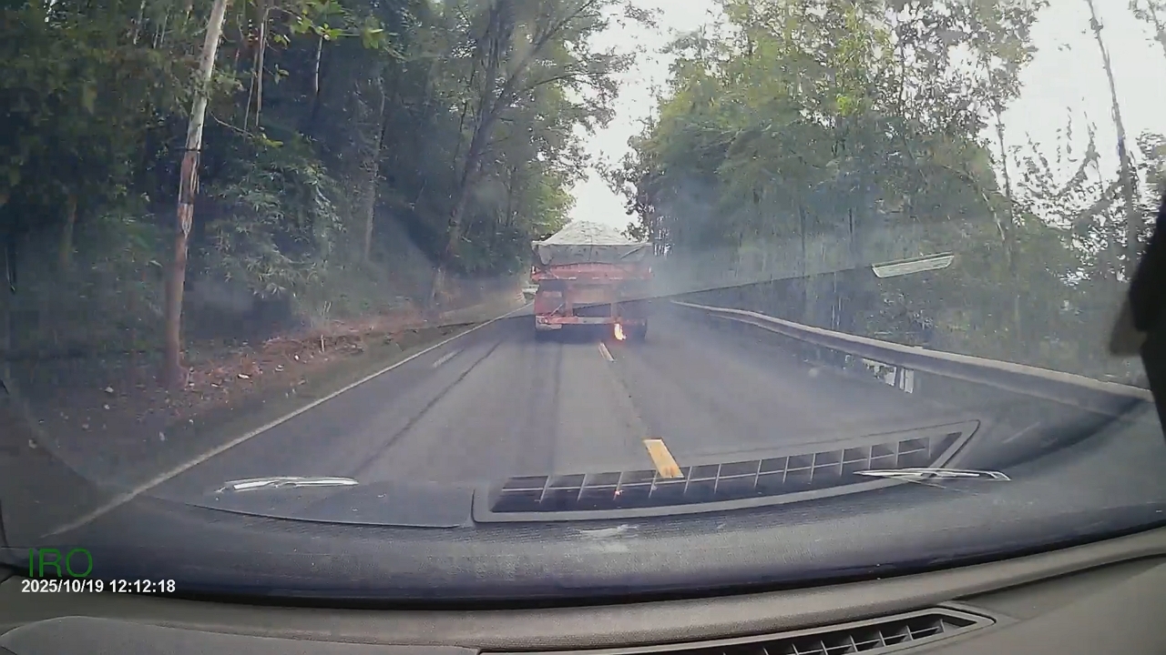 Truck tire catches fire and explodes on the road in Sichuan, China