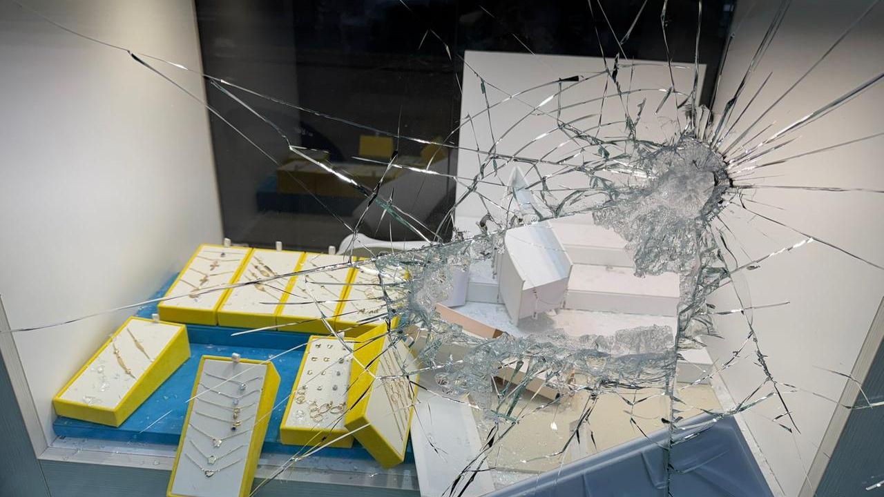 Montecatini, spaccata in pieno giorno alla gioielleria