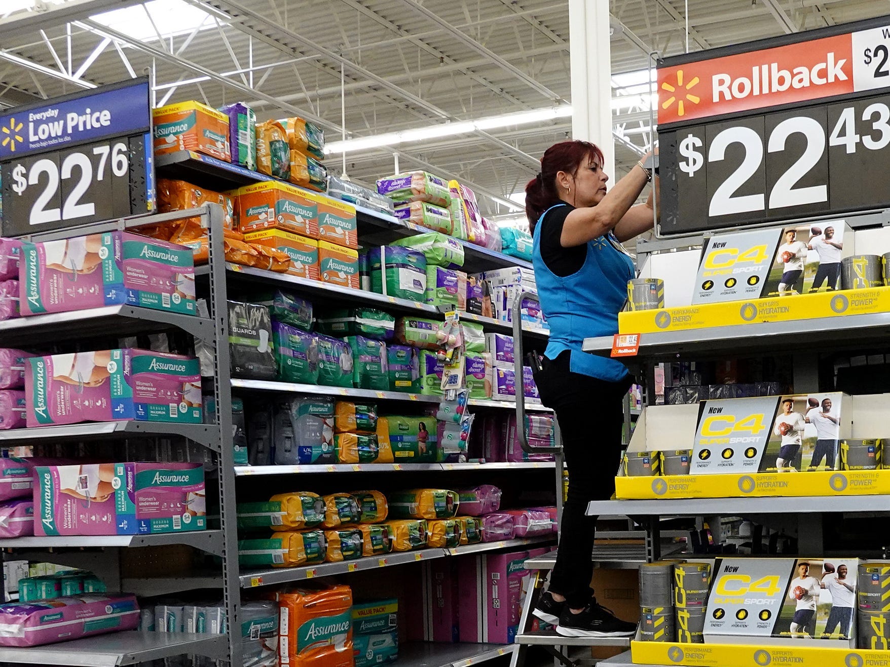 Walmart, the biggest private employer in the US, is changing how hourly ...