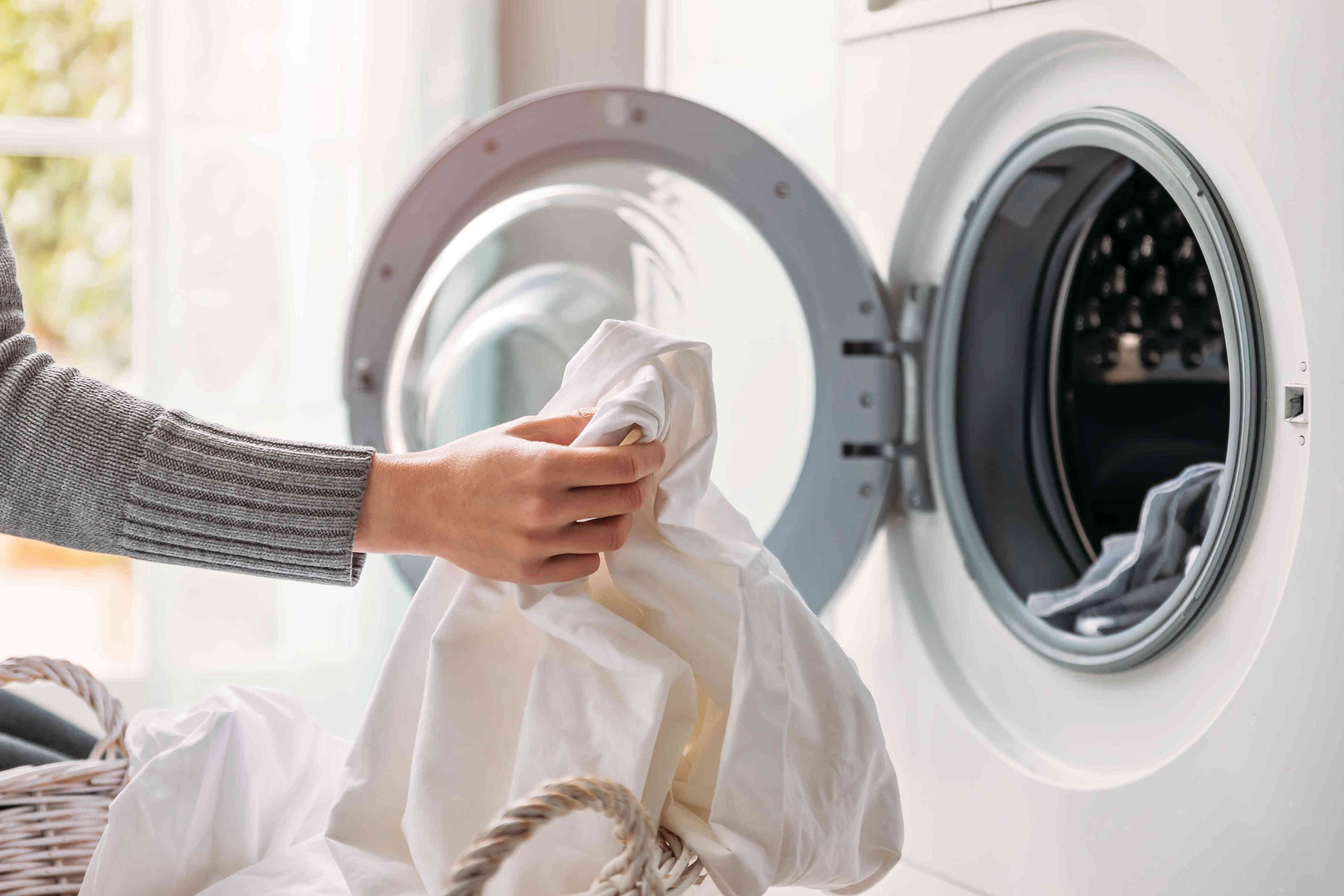Should You Wash Sheets In Hot Water?