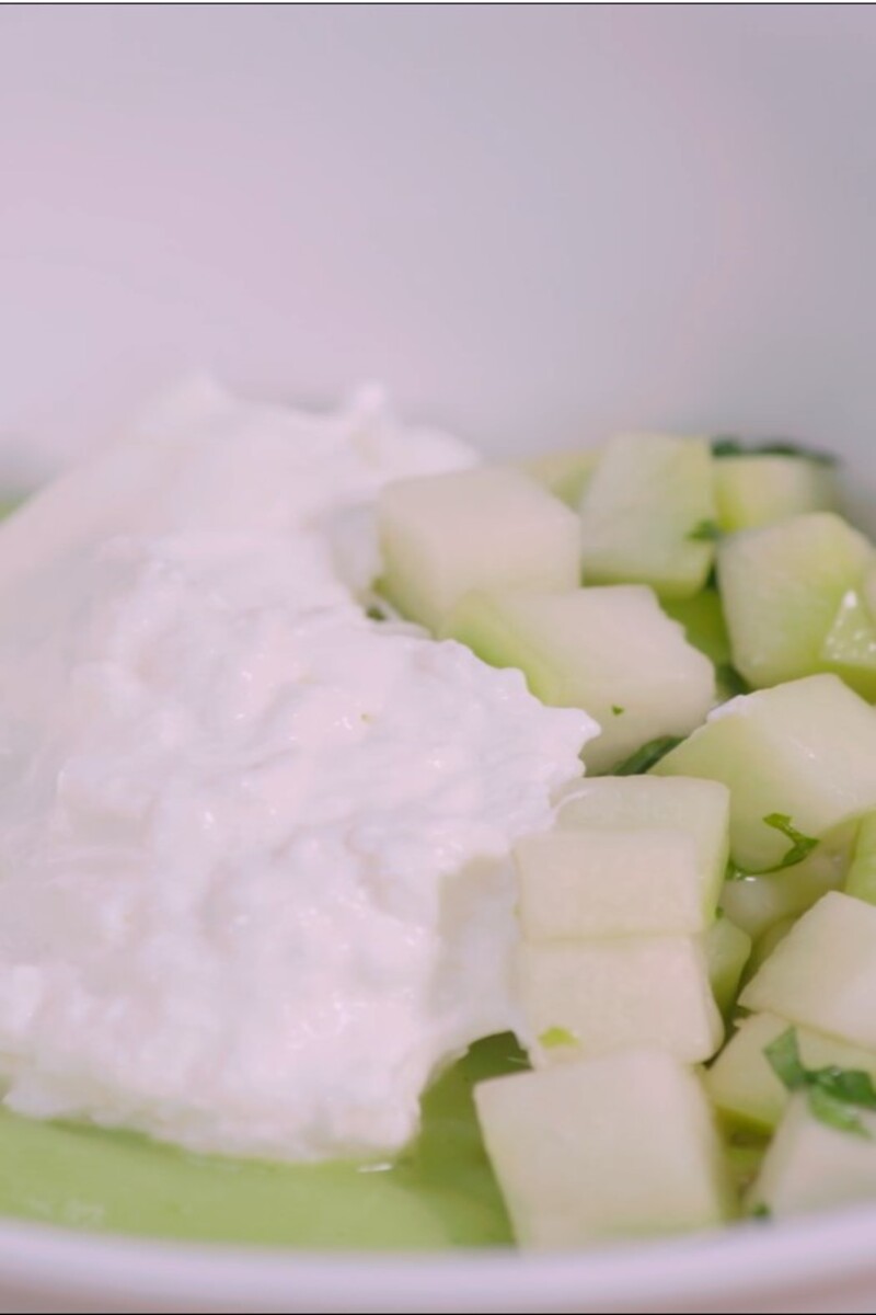 Abacate e burrata com citrinos e um toque de espumante