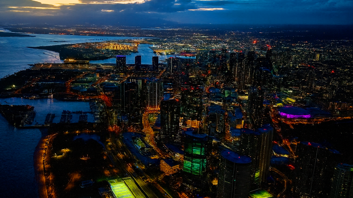 Hawaii – Nightfall Over Honolulu City