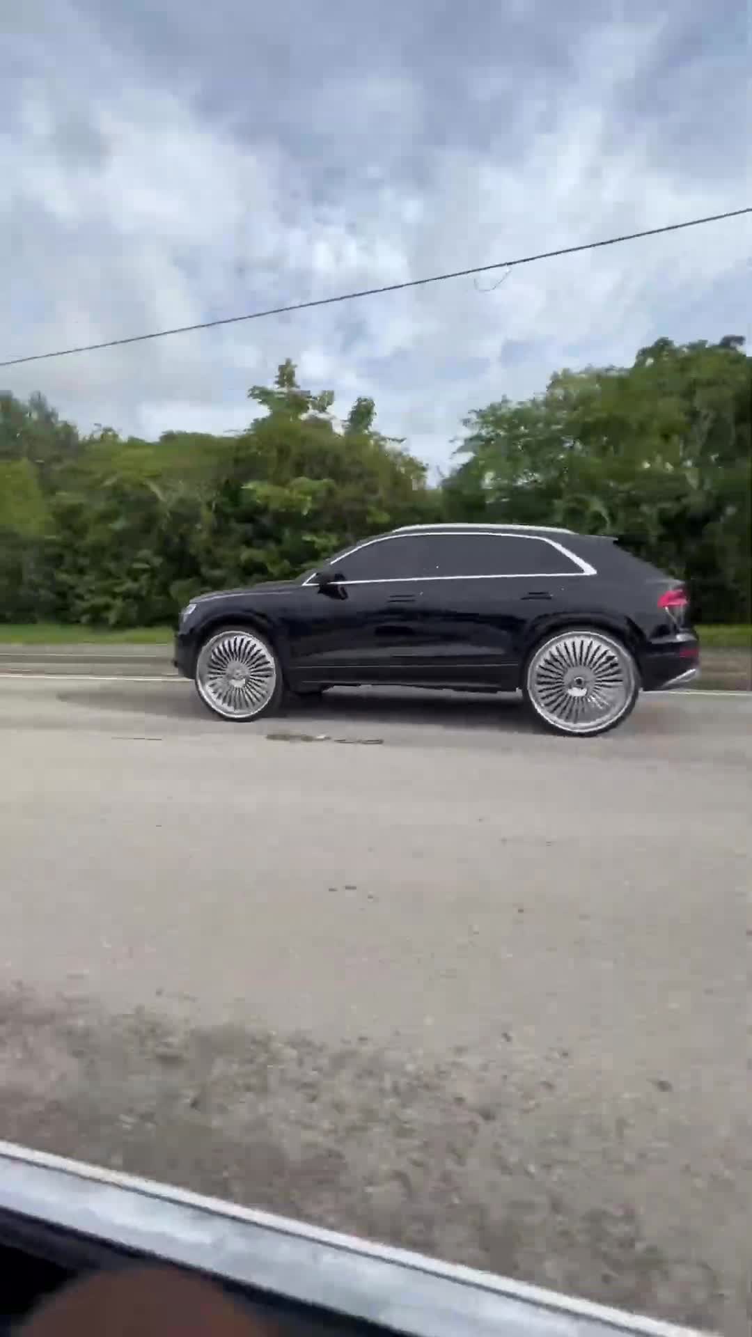 Audi Q8 on 30’s Ridin
