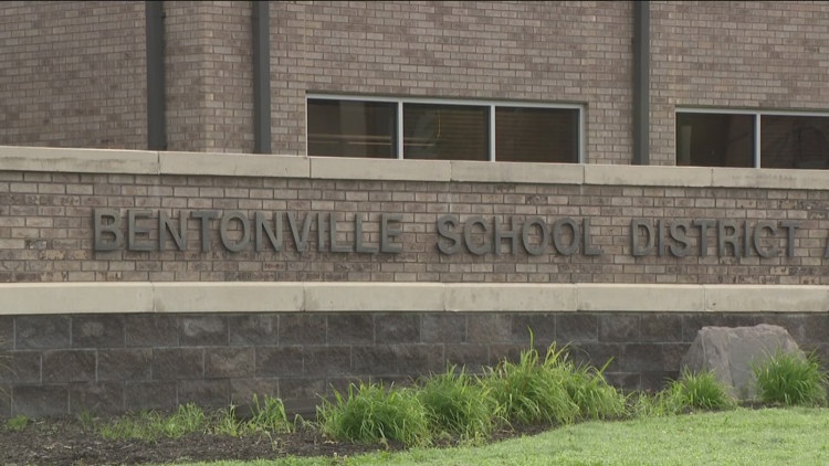 Bentonville School District confirms students took field trip to ICE ...