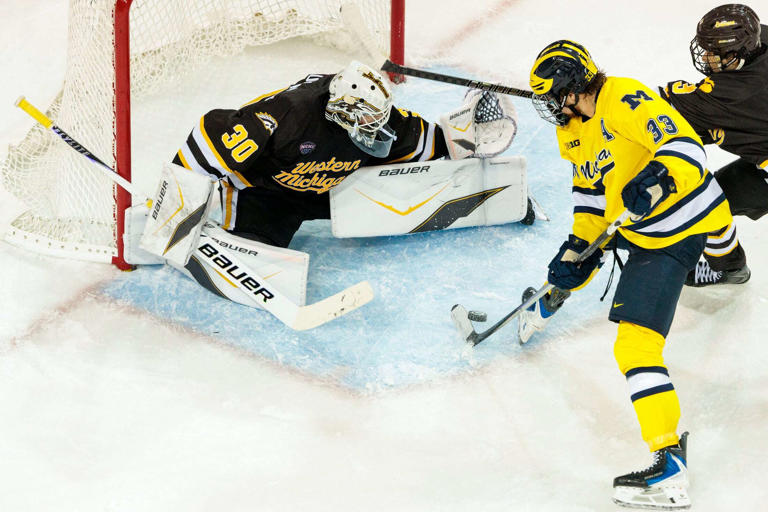 Photos: Michigan hockey shuts out Western Michigan 4-0
