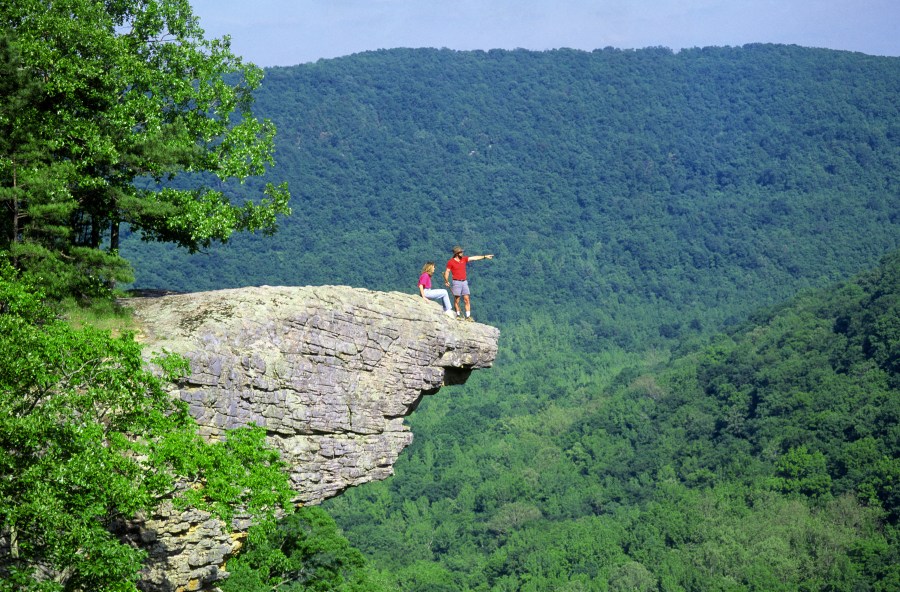 Missing Arkansas teen found dead near Hawksbill Crag