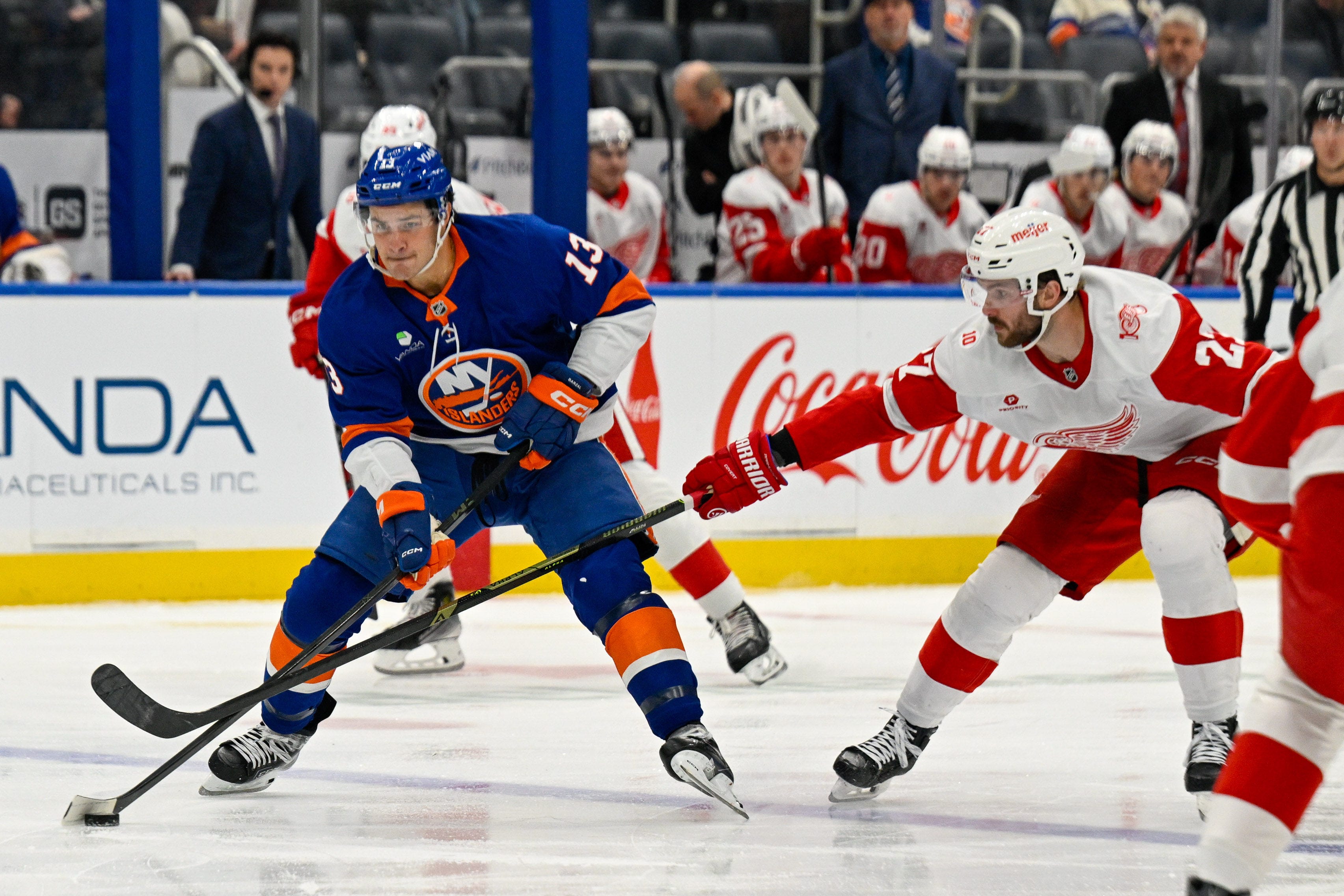 Detroit Red Wings suffer island blues with 7-2 walloping in New York