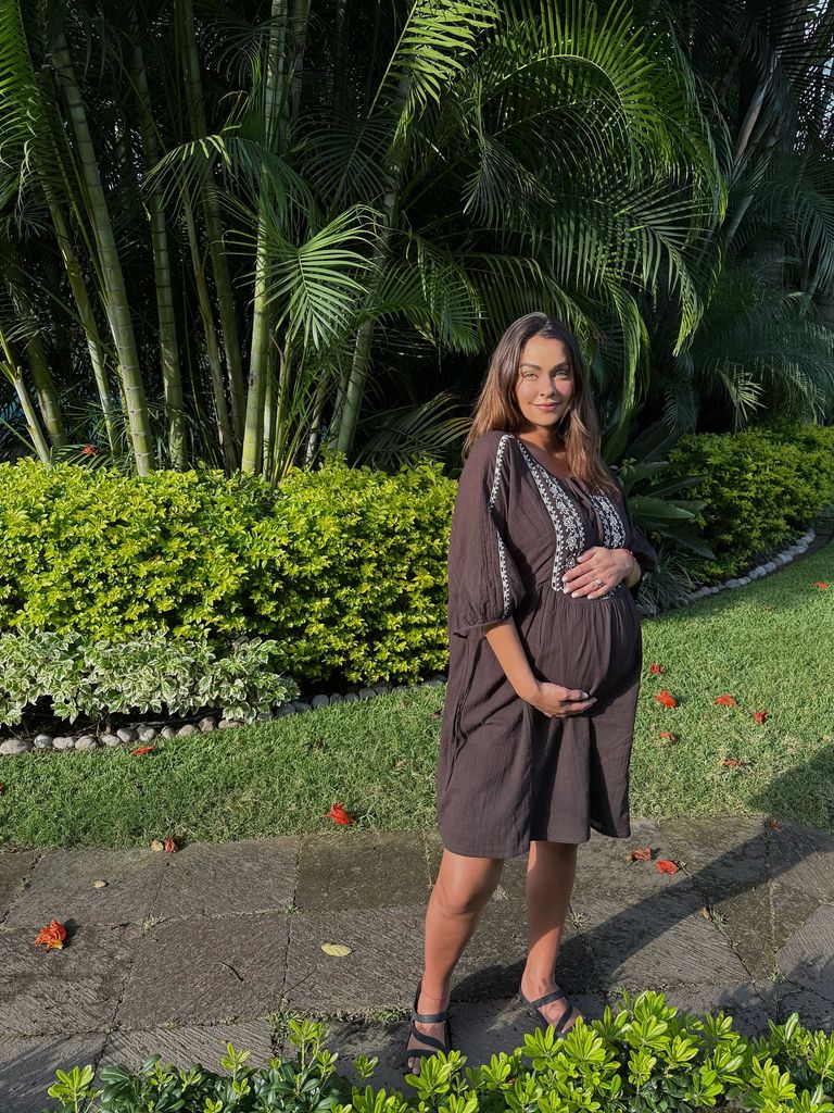 Claudia Martín posa guapísima para presumir su 'baby bump' en una ...