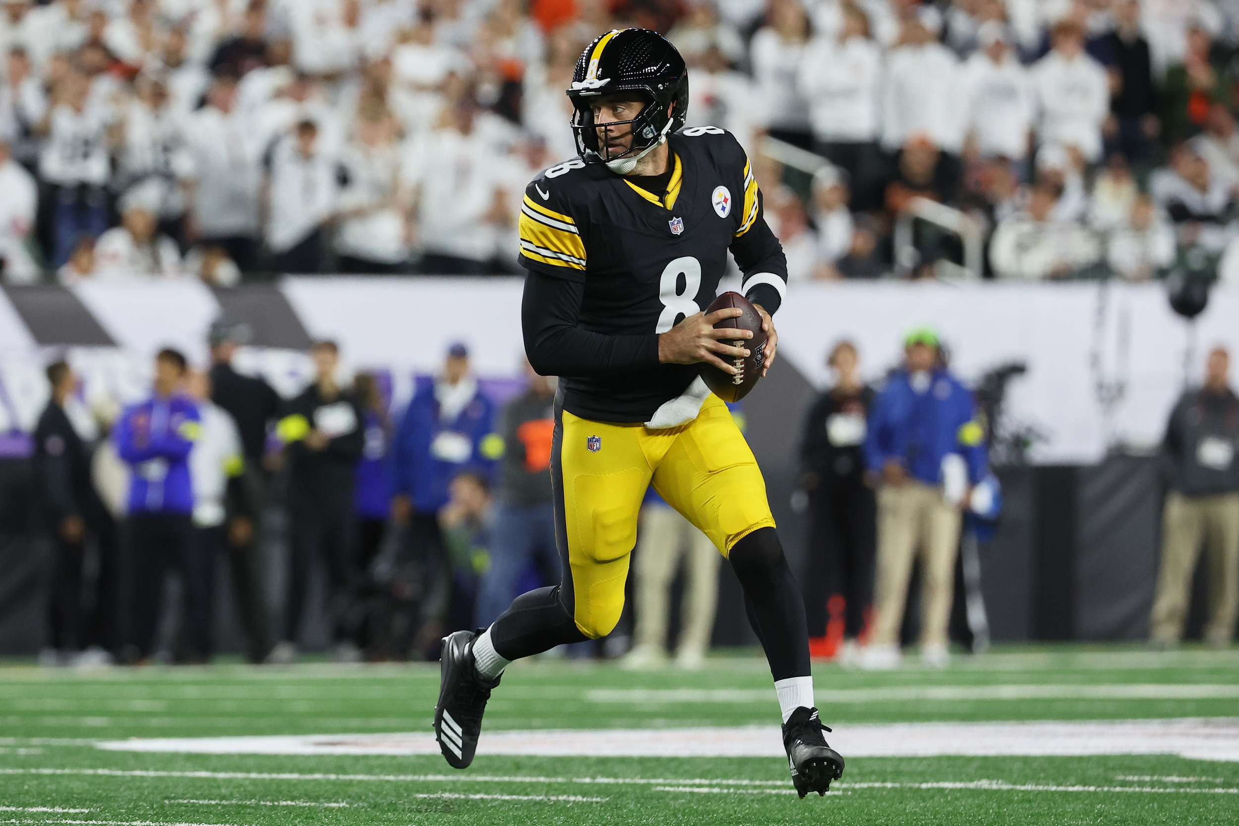 Do NFL sources think Steelers' Aaron Rodgers will play beyond 2025 season?