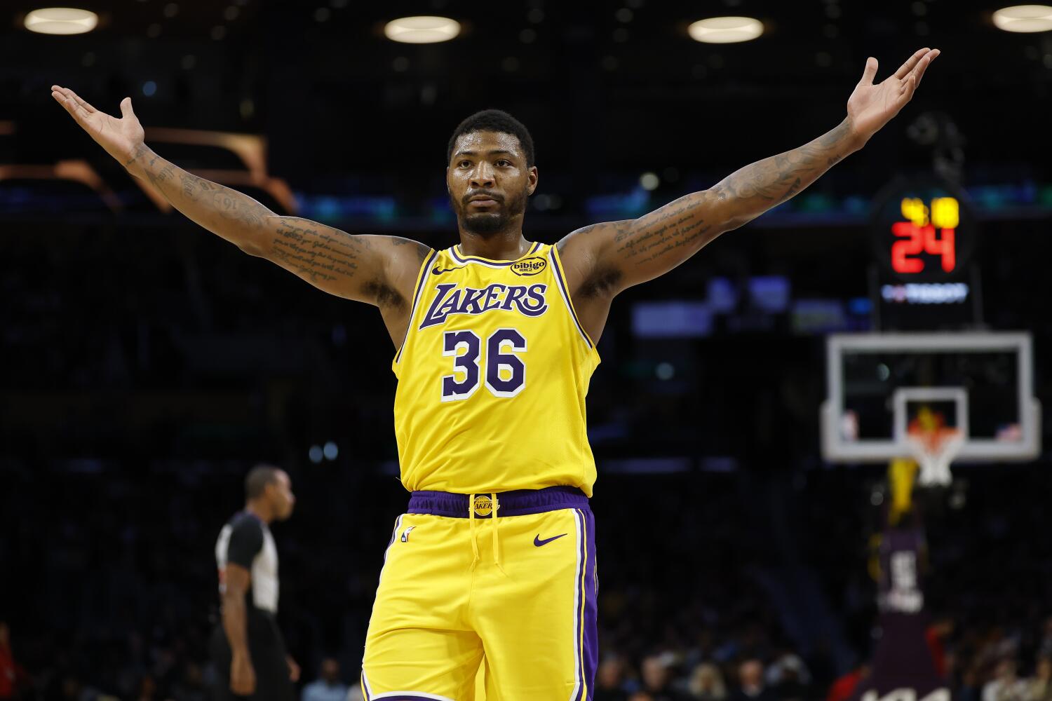Marcus Smart setting the tone for the Lakers' physical play