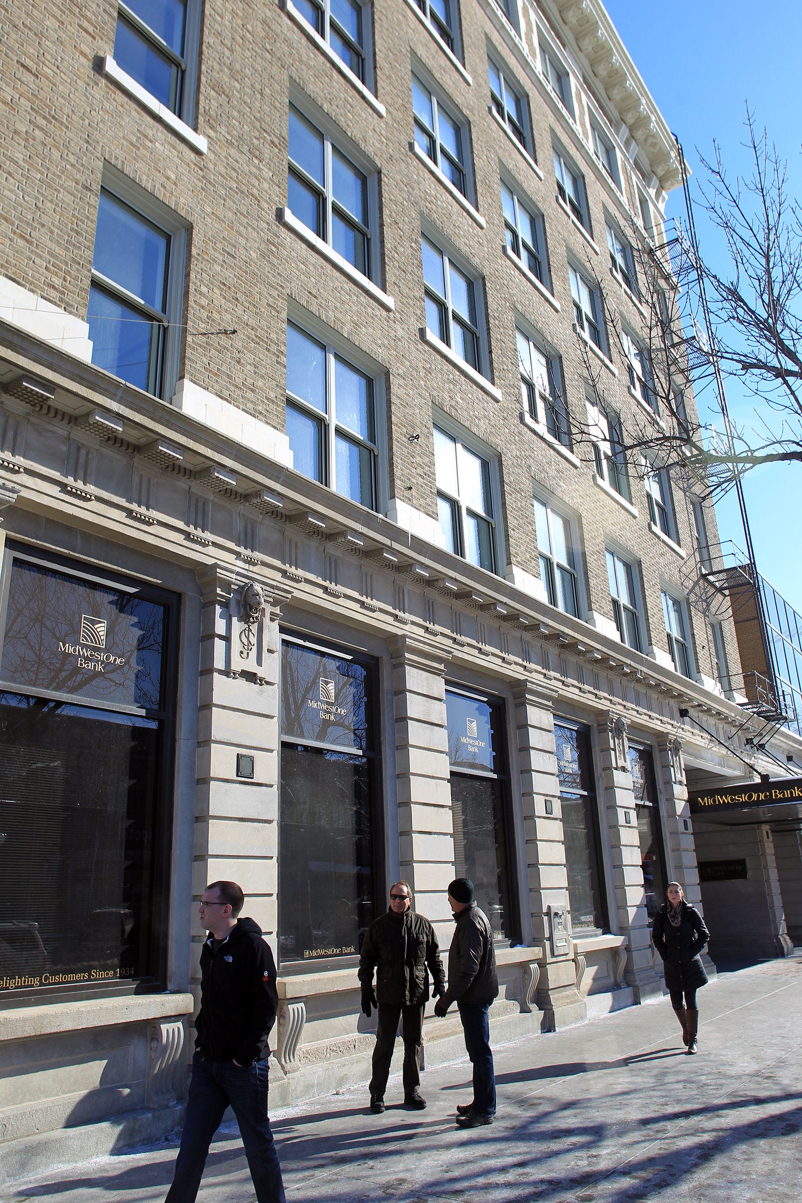 Wisconsin bank to buy Iowa City's MidWestOne Bank in 'transformational ...