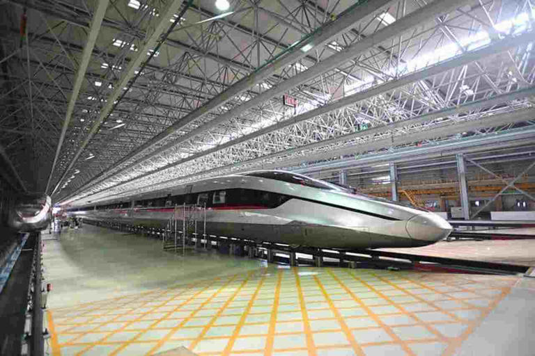 Le train à grande vitesse CR450 de Chine atteint 453 km/h lors des tests