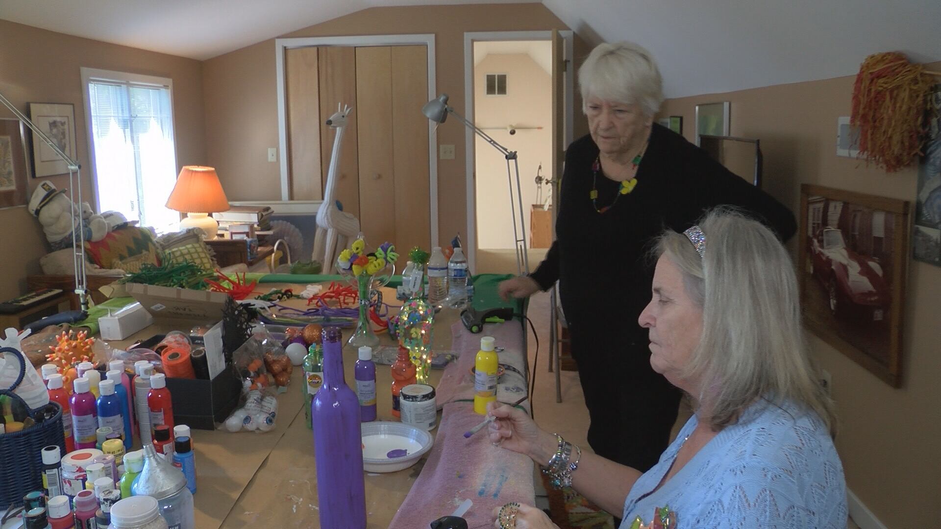 Family uses art to navigate daughter’s early-onset Alzheimer’s