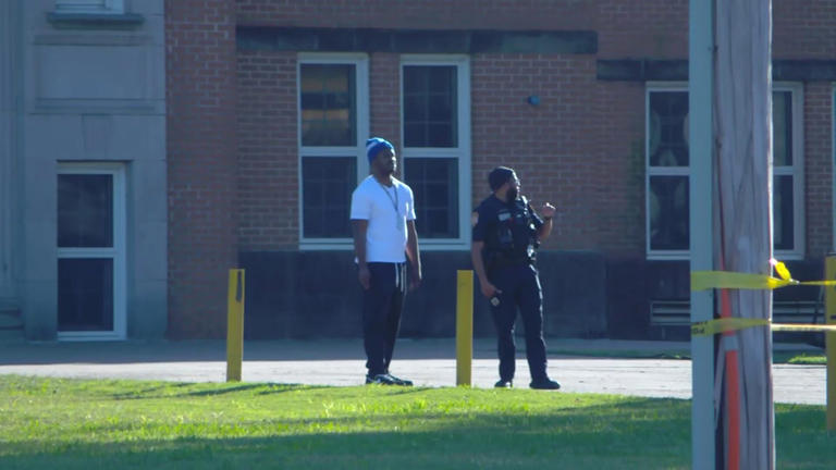 Shooting injures 2 men outside North Memphis elementary school