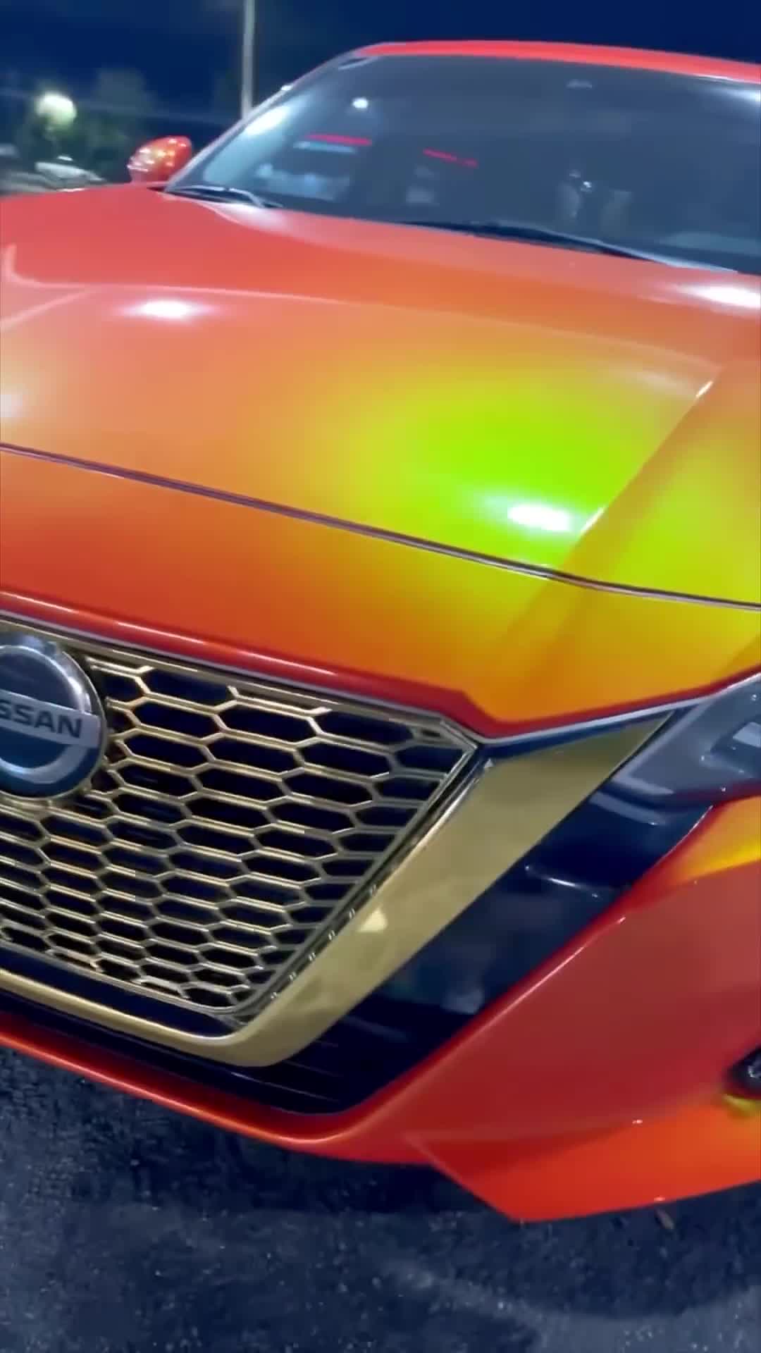 🍊 🍊 Nissan Altima on gold 30” DUB floaters