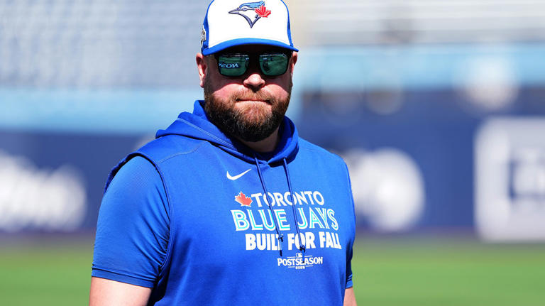 Blue Jays sign reliever to minor league deal