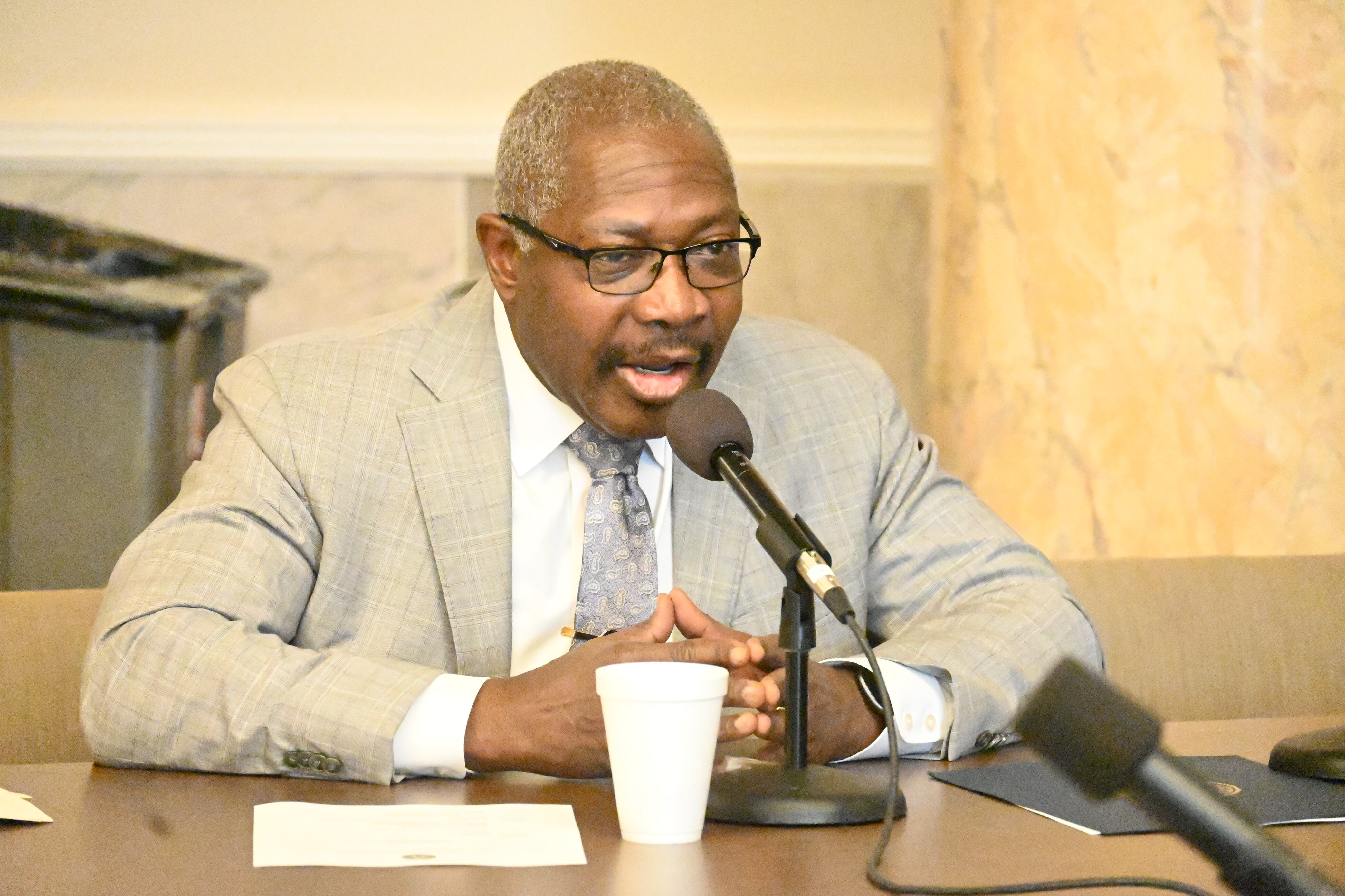 ‘Customer service nightmare’: Mayor briefs House Select Committee on ...