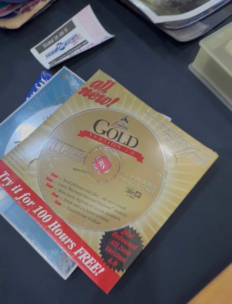 Piedmont Lakes Middle School opens time capsule from the year 2000