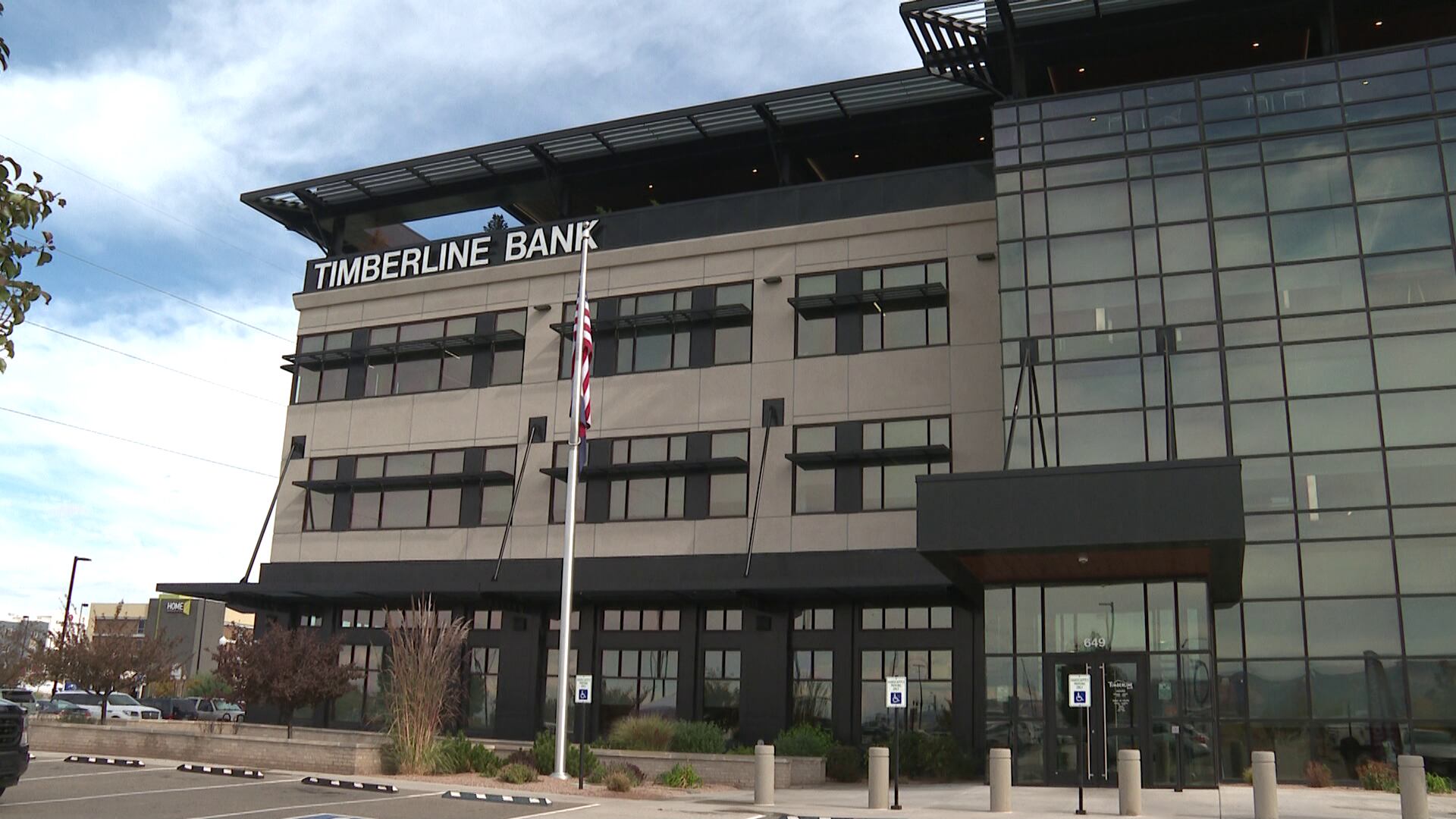 Timberline Bank offers zero-interest loans to federal workers during ...