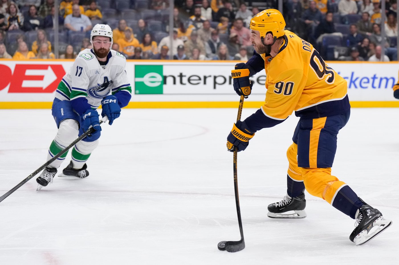 Cole Smith, Juuse Saros lead Predators over Canucks 2-1