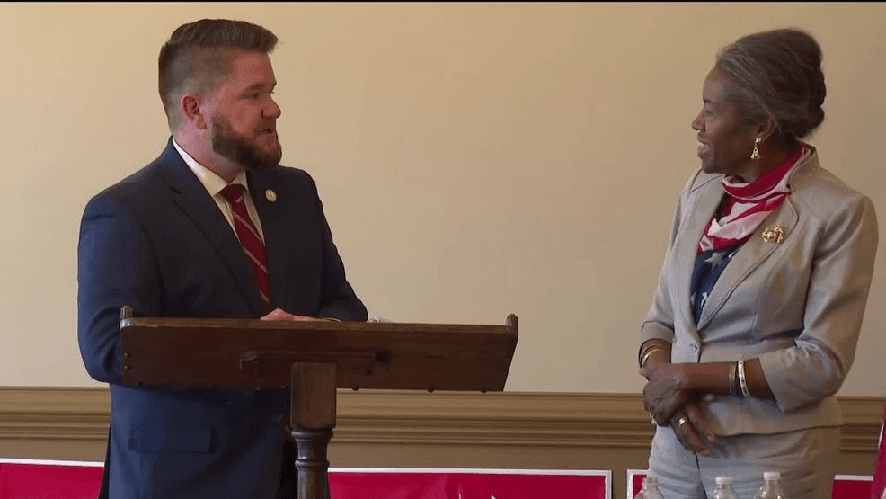 Winsome Earle-Sears holds local business roundtable in Marion