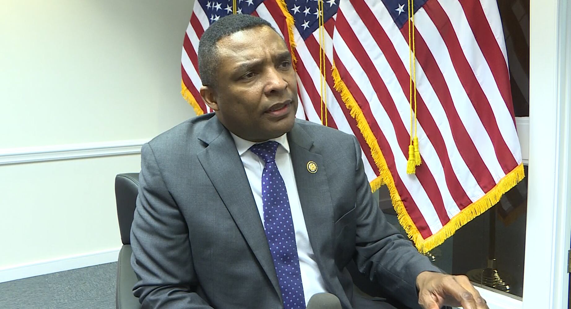 Rep. Davis among 3 Democrats who vote to pass bill criminalizing gender ...