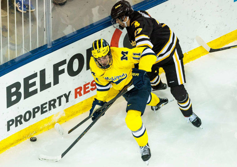 Photos: Michigan hockey shuts out Western Michigan 4-0