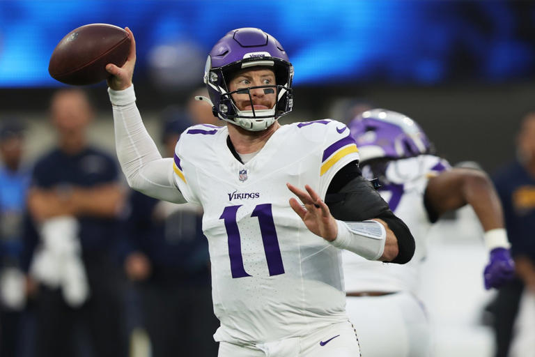 QB Carson Wentz endures painful night as Vikings fall to Chargers