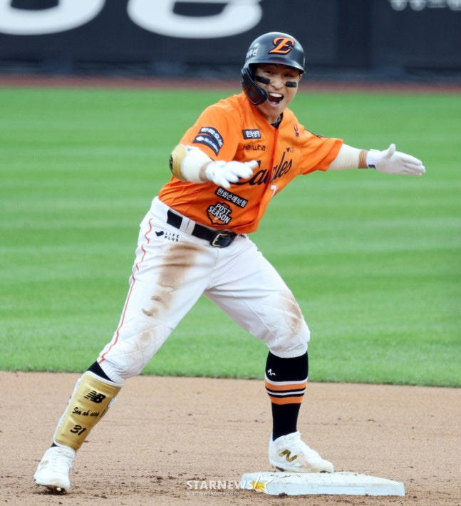 한화가 '3억+지명권' 주고 데려왔는데 리드오프 출루율 '고작' 2할이라니, KBO 최다안타 위엄 살릴까 [PO5]