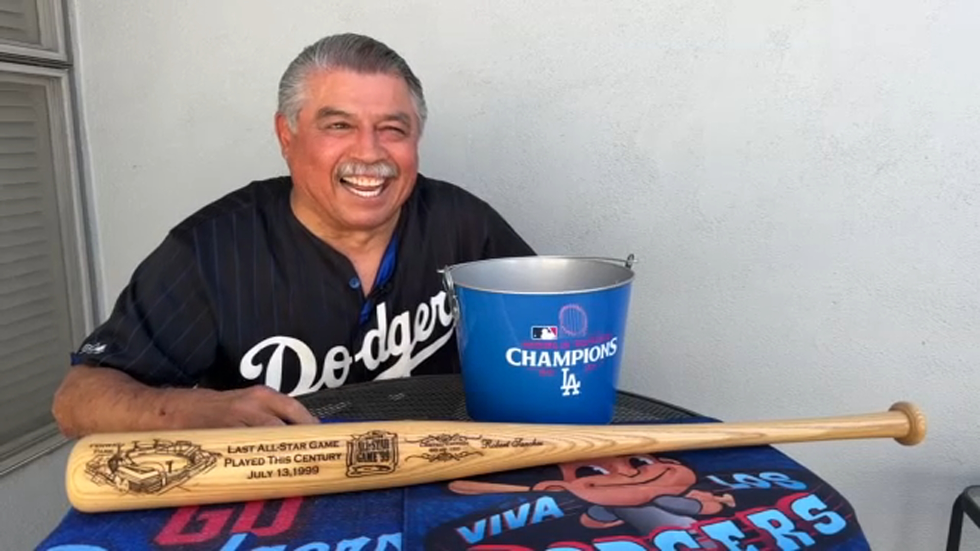 After more than 50 years, Dodger Stadium's beloved 'Peanut Man' is ...
