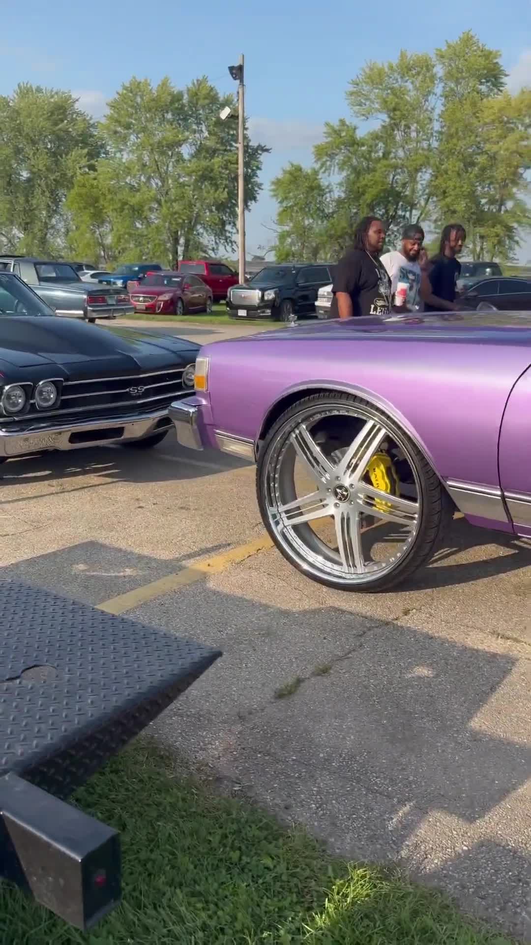 Super clean box Chevy on 28’s show & go carshow