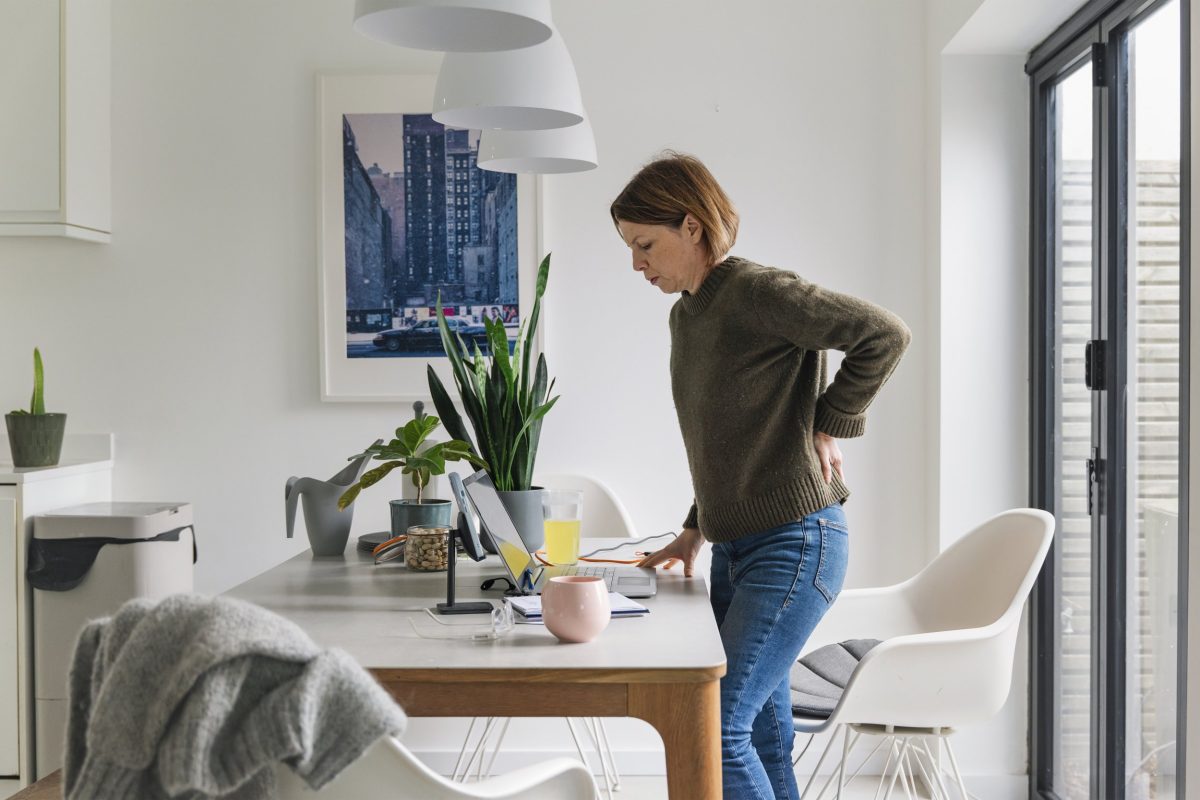 Six common office habits that will give you back pain as you age