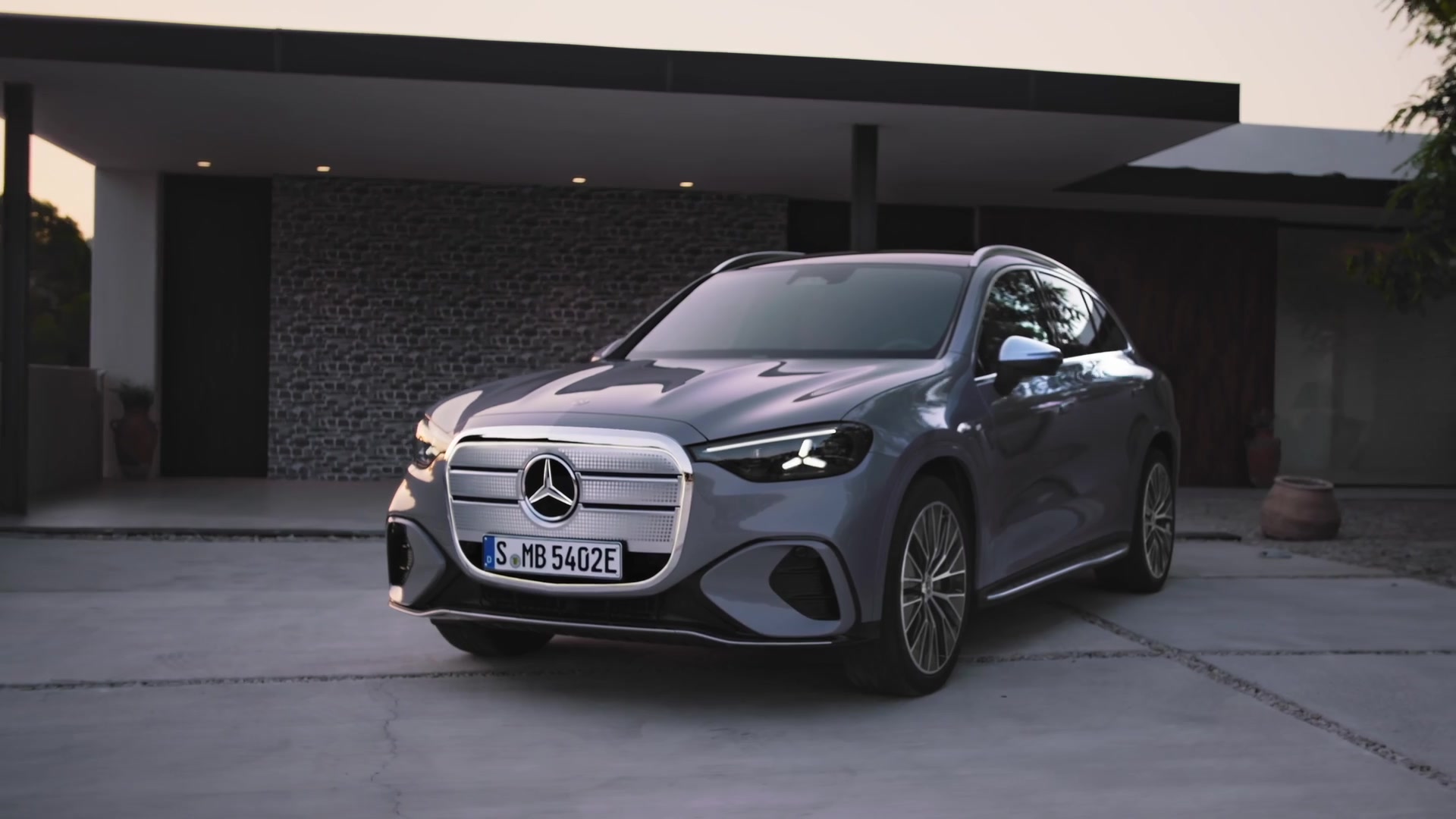 The all-new electric Mercedes-Benz GLC 400 4MATIC with EQ Technology ...