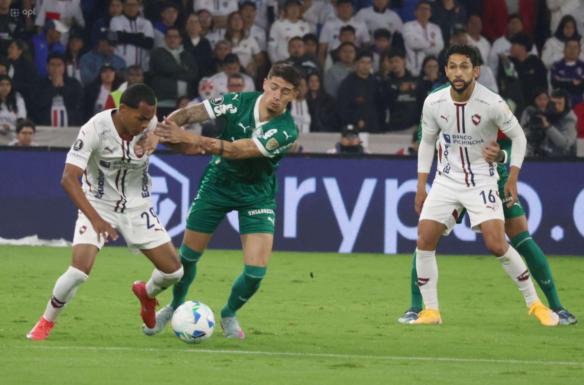 Isaac Álvarez admite que es 'casi imposible' mantener a Bryan Ramírez