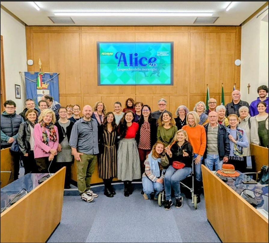 Alice 2.0. Lo specchio delle meraviglie. Il teatro collettivo torna sul ...