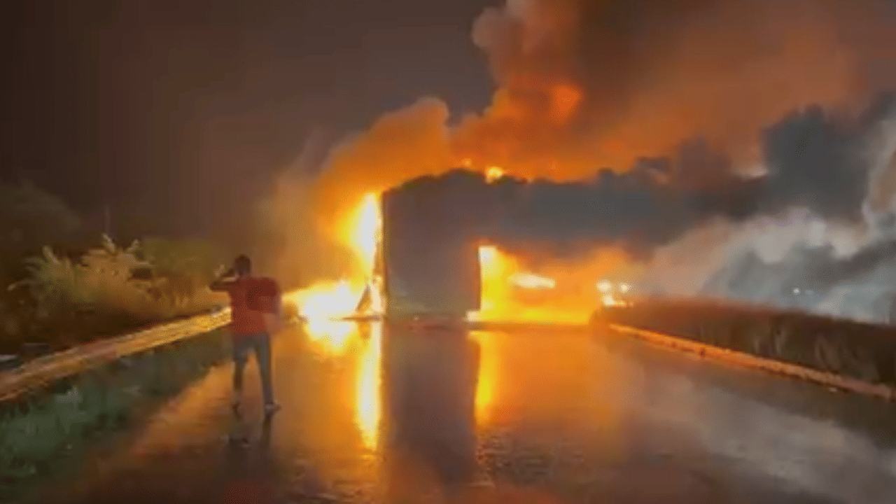 Andhra bus fire kills 20 people: Private bus was operating with expired ...