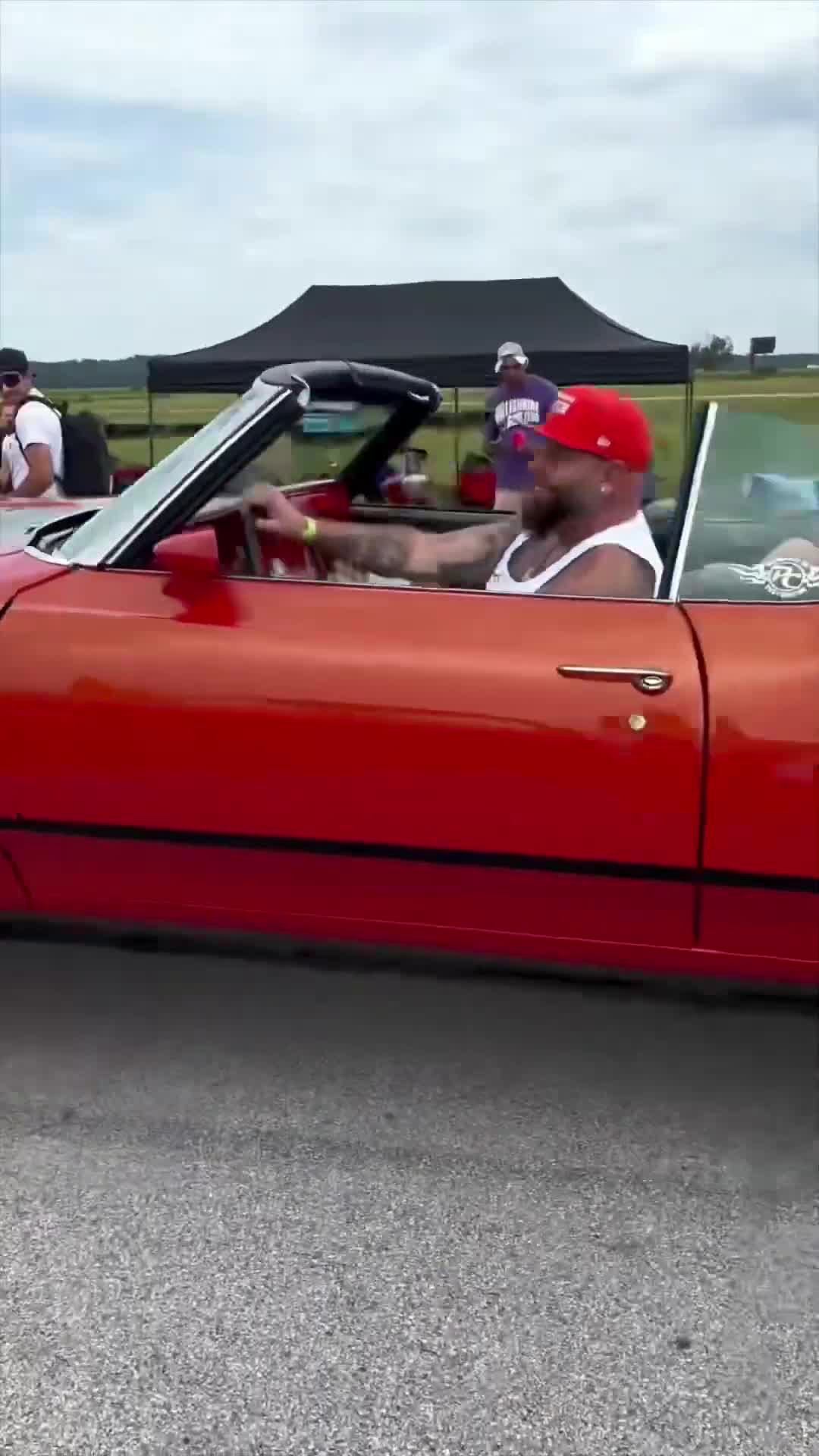 442 Cutlass Vert on 28’s Pullin up to the Carshow