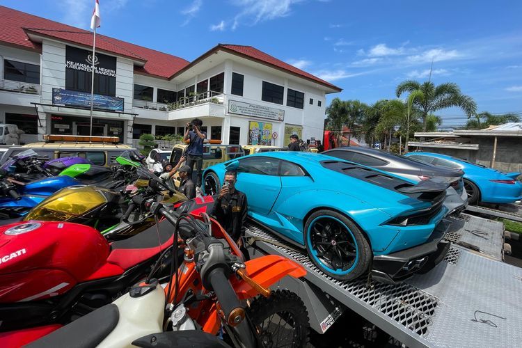 Ini Daftar Mobil dan Motor Mewah Doni Salmanan yang Laku Dilelang ...