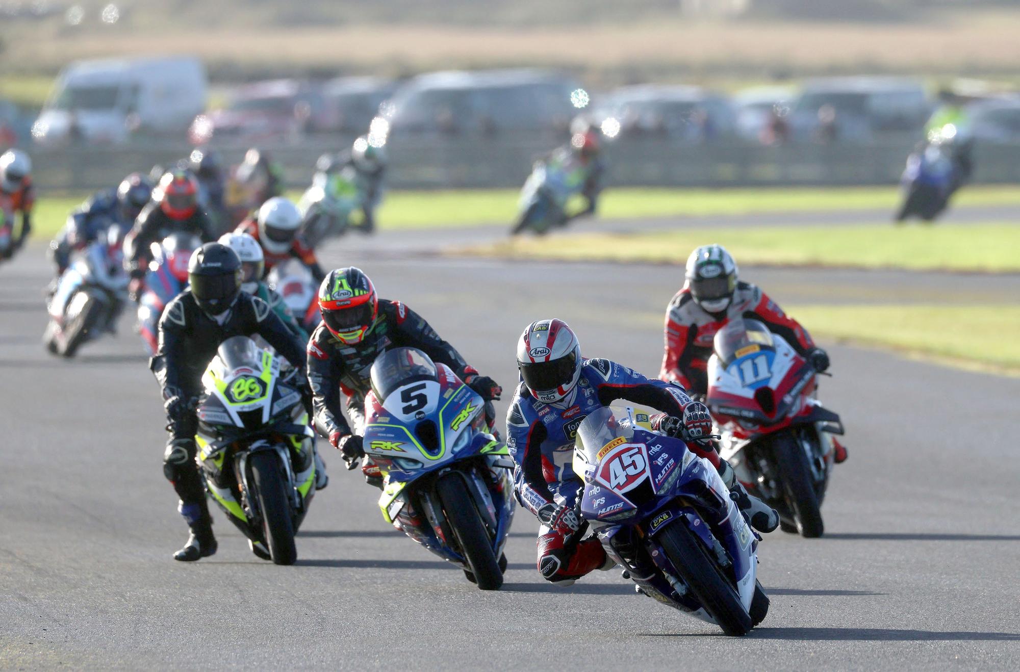 Qualifying and race schedule for end-of-season Sunflower Trophy races ...