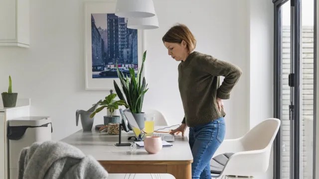 Six common office habits that will give you back pain as you age