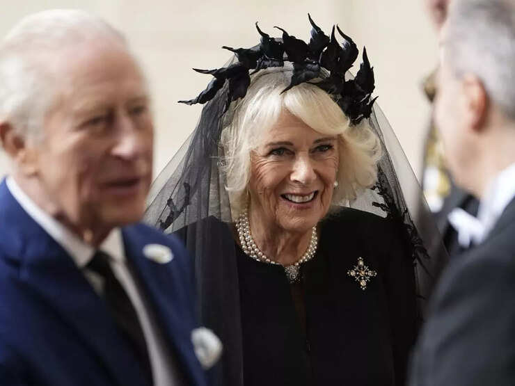 King Charles III and Queen Camilla pray with Pope Leo at Sistine Chapel ...