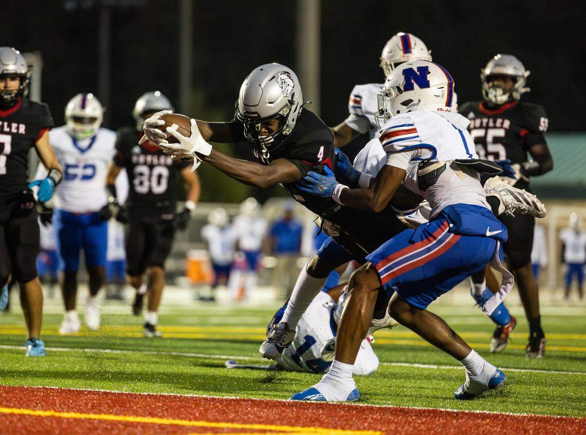 Which are Friday's top high school football games in the Charlotte region?