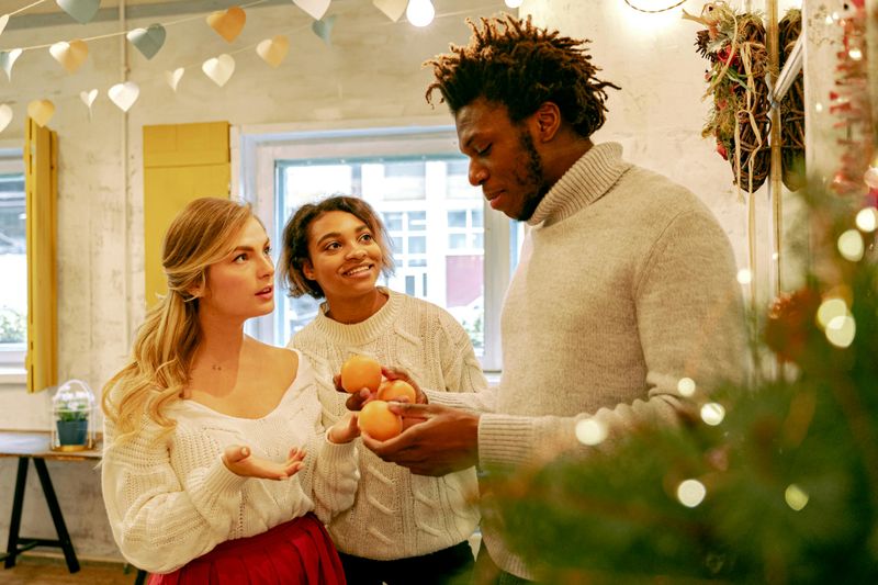 11 Charisma Habits That Turn Ordinary Conversations Into Memorable Ones